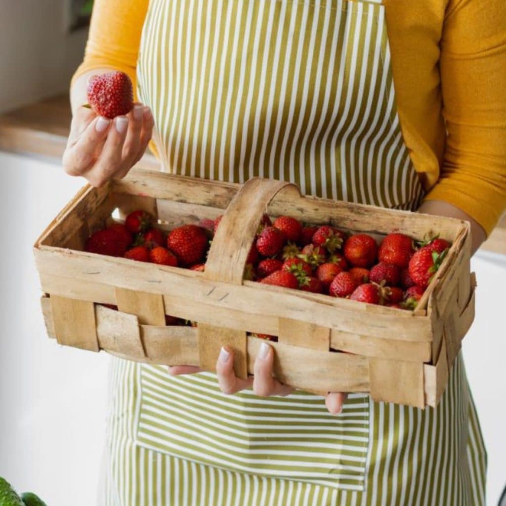 19 Ways to Use—Not Waste—Strawberry Tops – Strawberry Plants